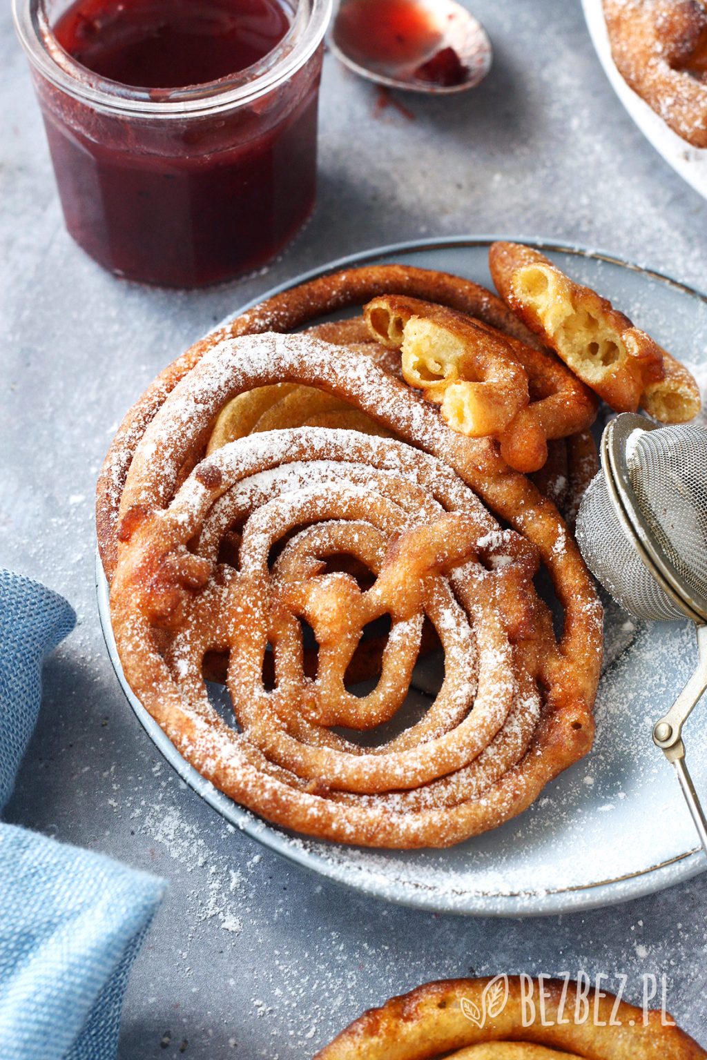 Bezglutenowy chrust lany (wersja z jajkiem i wegańska) • BezBez.pl